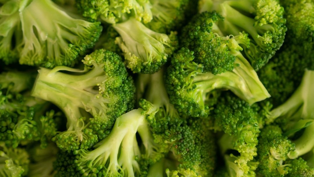 The Must-Know Benefits of Adding Broccoli to Your Chicken’s